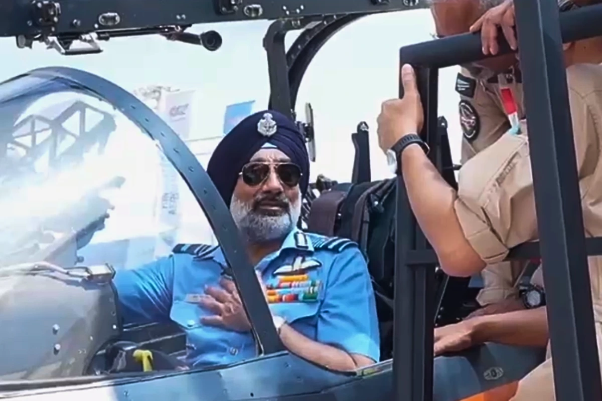 "Mazaa nahi aa raha hai": IAF chief calls out HAL on Tejas delays THE NEW INDIAN - mazaa nahi aa ...