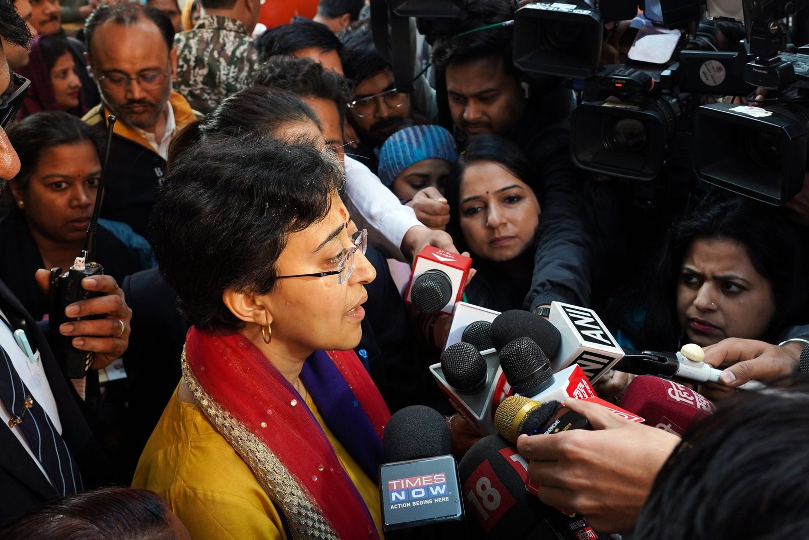 In Pics | CM Atishi seeks blessings at Kalkaji Mandir before voting THE ...